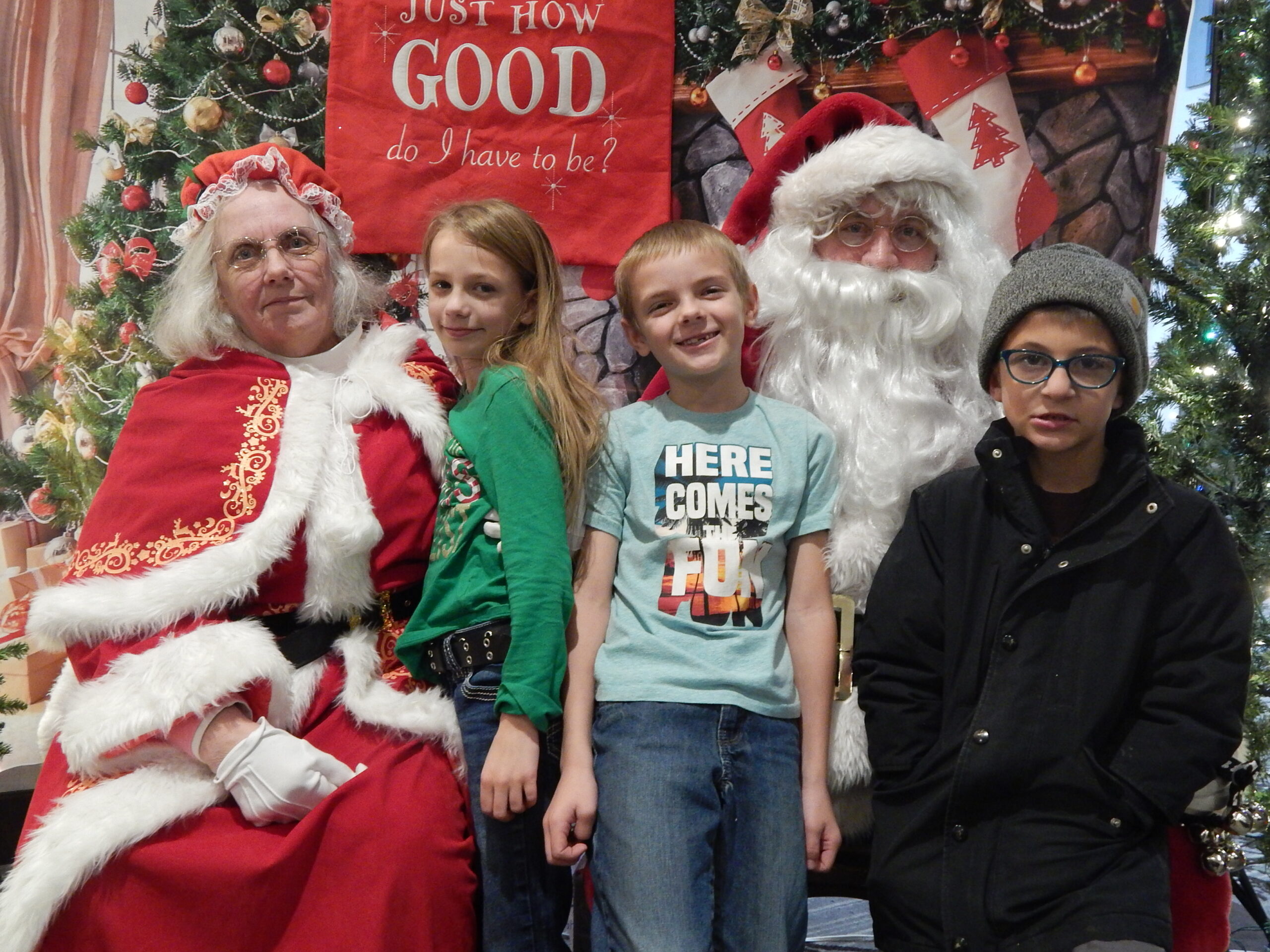 Santa, Mrs. Claus appear at Holly Days | News, Sports, Jobs - The Journal